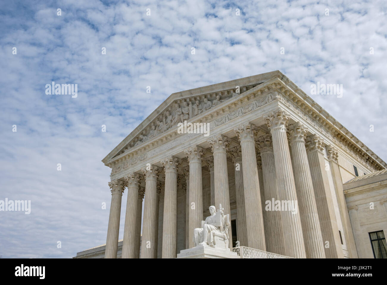 Supreme court statue hi-res stock photography and images - Alamy