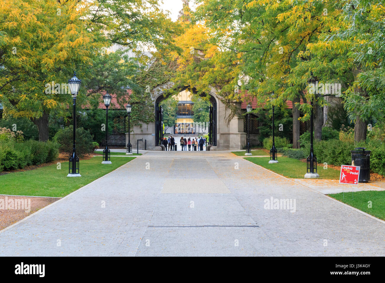 Gate at the University of Chicago campus in Fall Stock Photo - Alamy