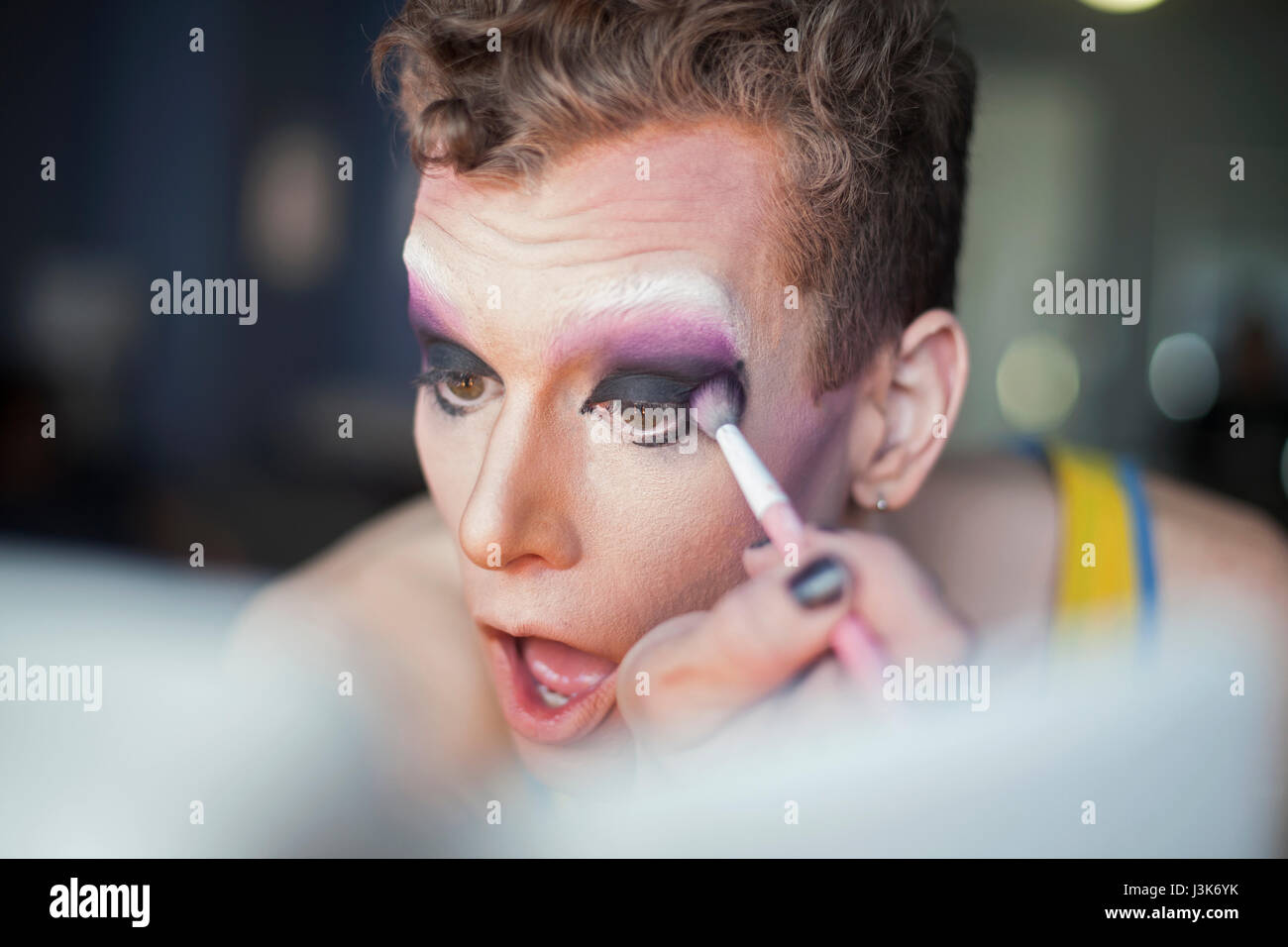 Drag makeup hi-res stock photography and images - Alamy