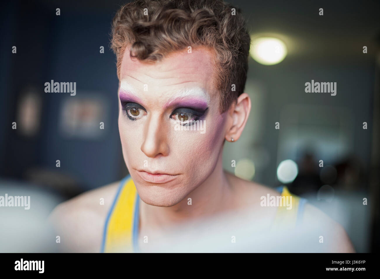 Young man applying drag makeup Stock Photo - Alamy