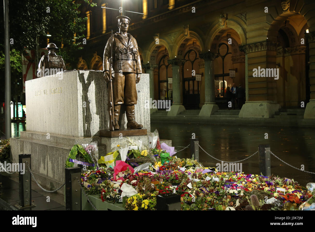 Sydney Cenotaph in Martin Place at nighttime Stock Photo - Alamy