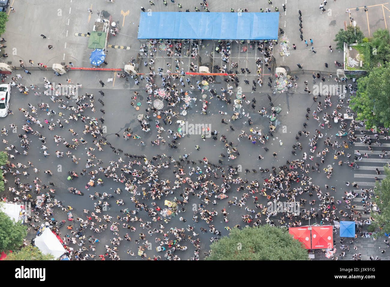 Crowd waiting concert hi-res stock photography and images - Alamy