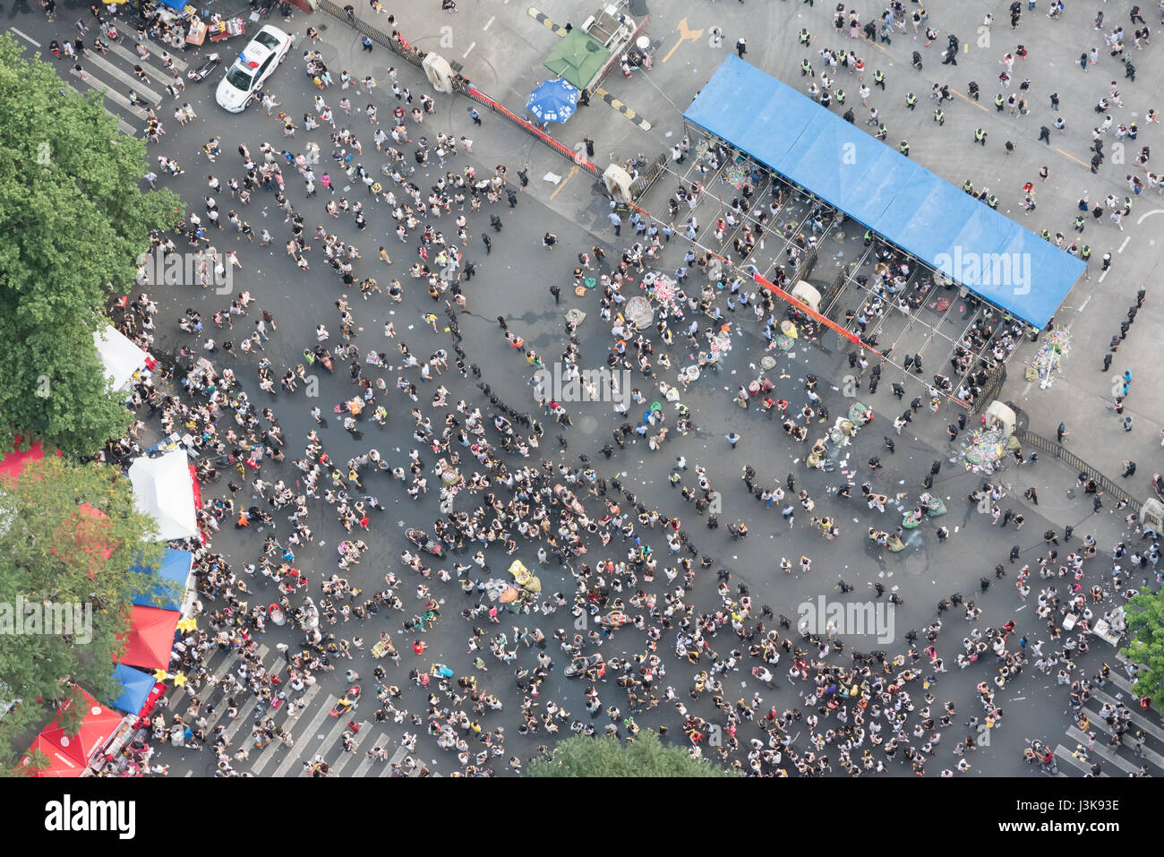 Crowd waiting concert hi-res stock photography and images - Alamy