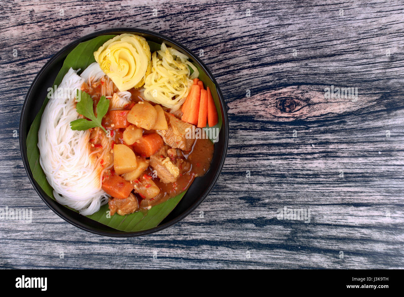 Japanese Thai food,Rice noodle with beef and pickled turnip in japanese ...