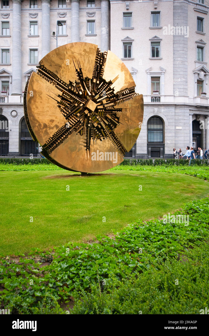 Arnaldo pomodoro milano hi-res stock photography and images - Alamy