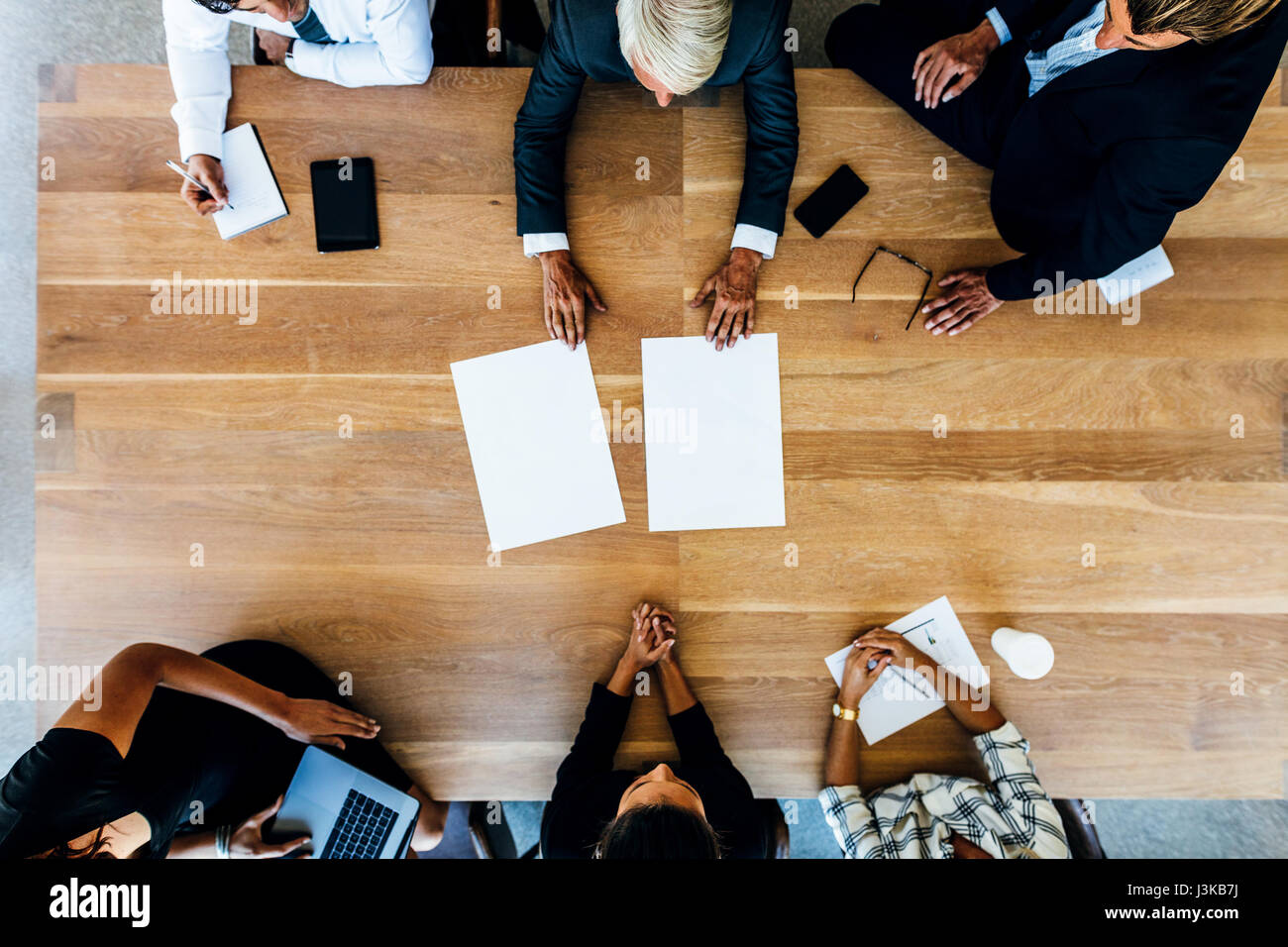 Multiethnic multi ethnic group discussion hi-res stock photography and ...