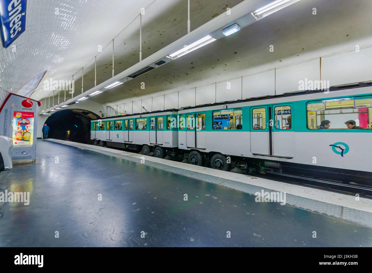 Vintage paris metro map hi-res stock photography and images - Alamy