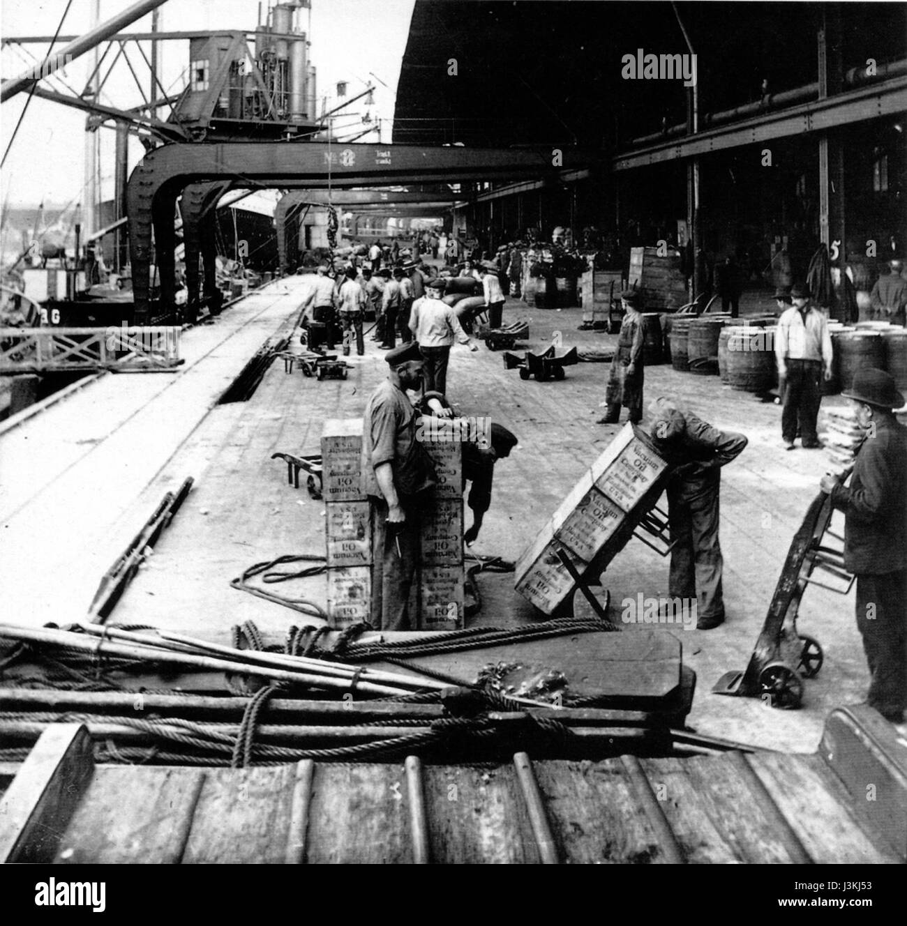 Hamburger Hafen 1900 shows the port of Hamburg in Germany during the ...