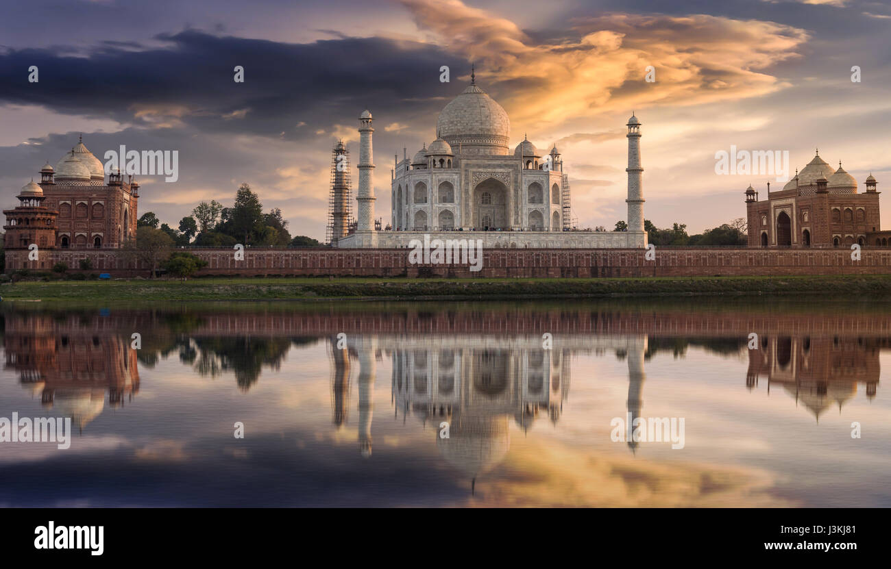 Yamuna river taj mahal hi-res stock photography and images - Alamy