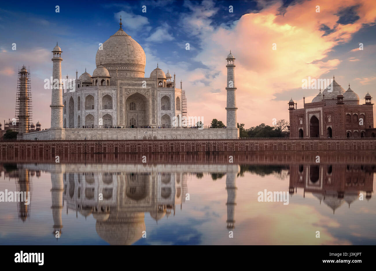 India taj mahal sunset hi-res stock photography and images - Alamy