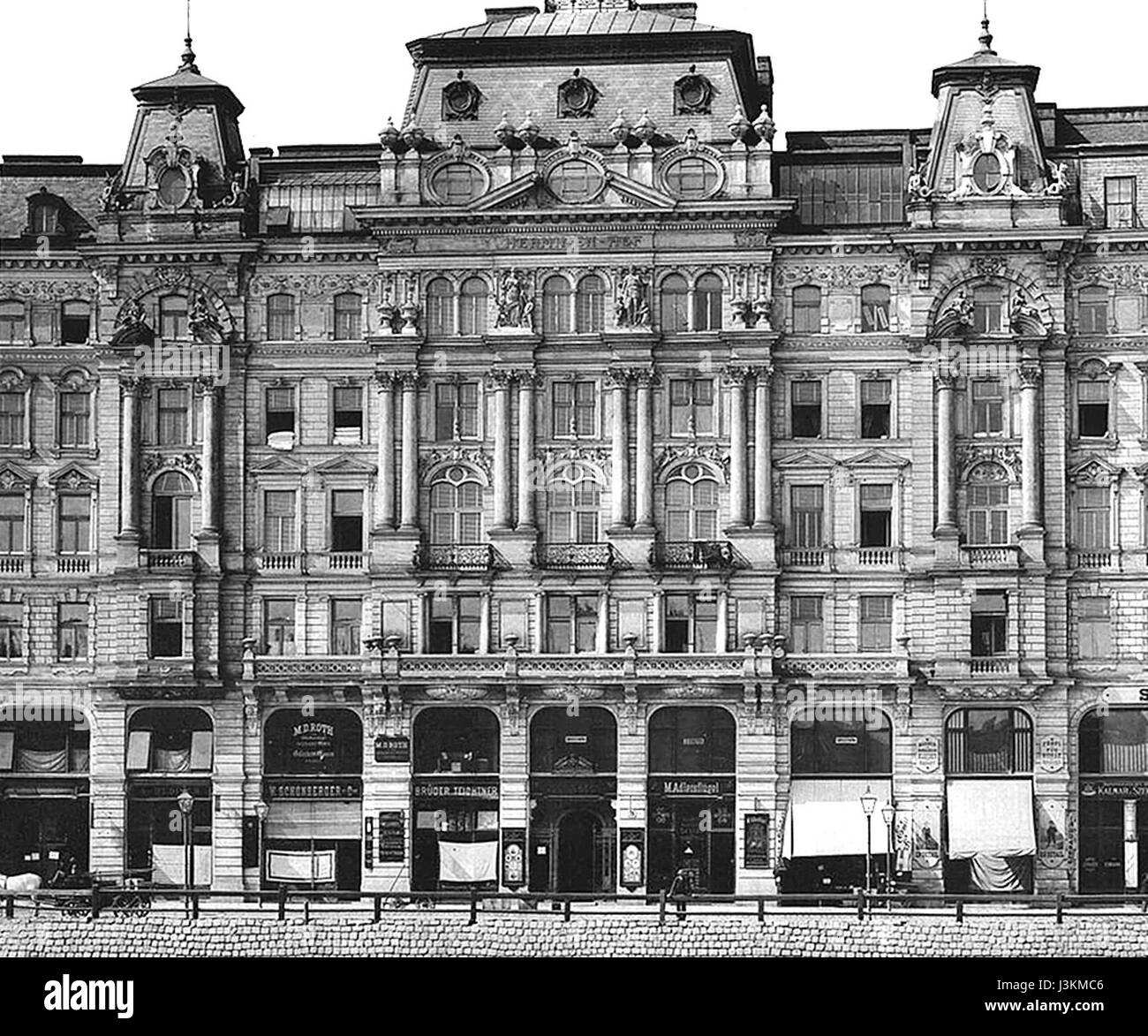 Herminenhof in Vienna, built in 1890, was part of the city's late 19th ...
