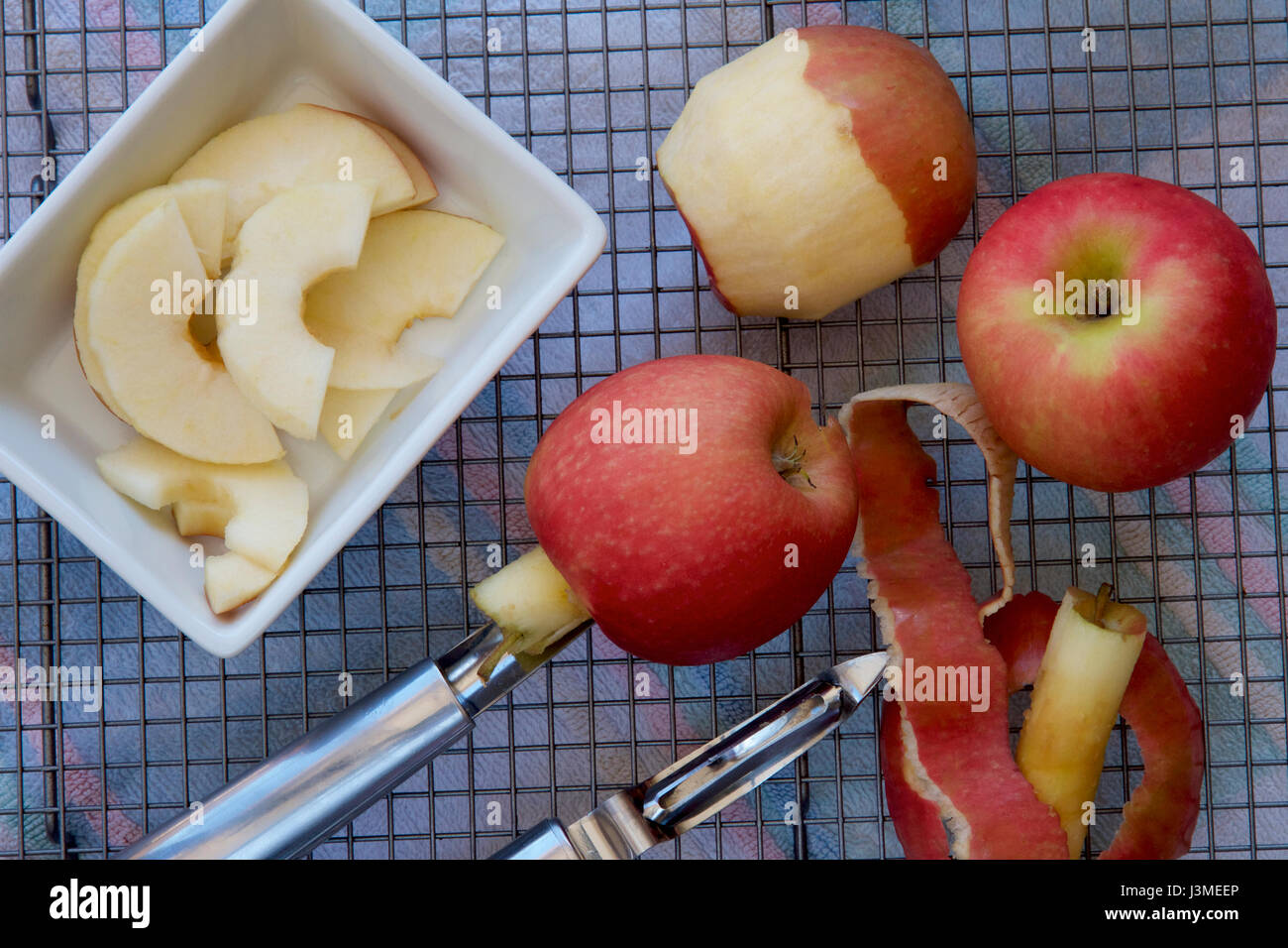 Preparation of apples for cooking Stock Photo - Alamy
