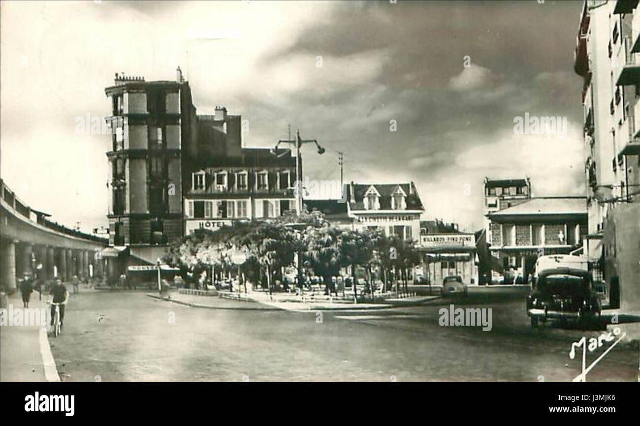 Historical image of the square of the train station in Colombes Stock ...