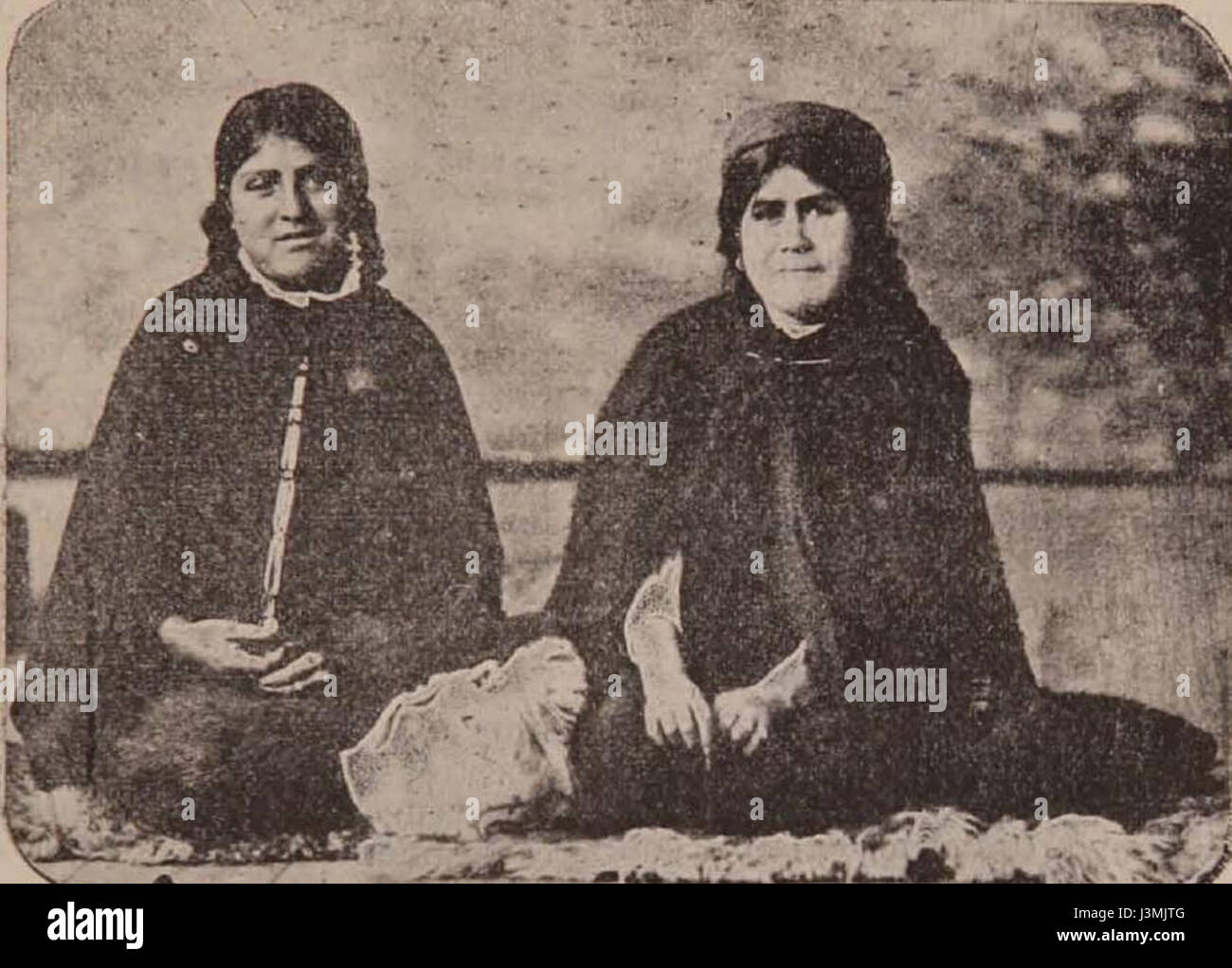 'Hermanas Mapuches' refers to the indigenous Mapuche women of South ...
