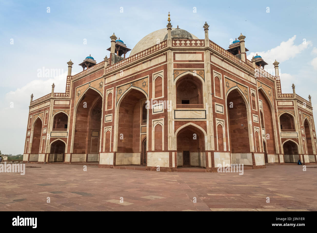 Humayun tomb in Delhi - A mughal architecture masterpiece in India ...