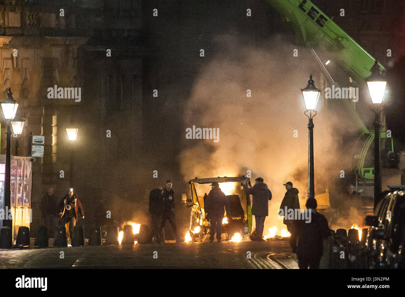Filming in the royal mile edinburgh hi-res stock photography and images ...