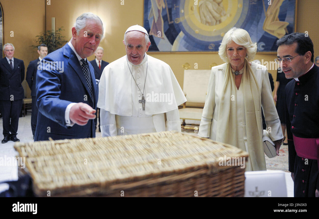 Pope Francis welcomes Britain's Prince Charles and his wife Camilla ...