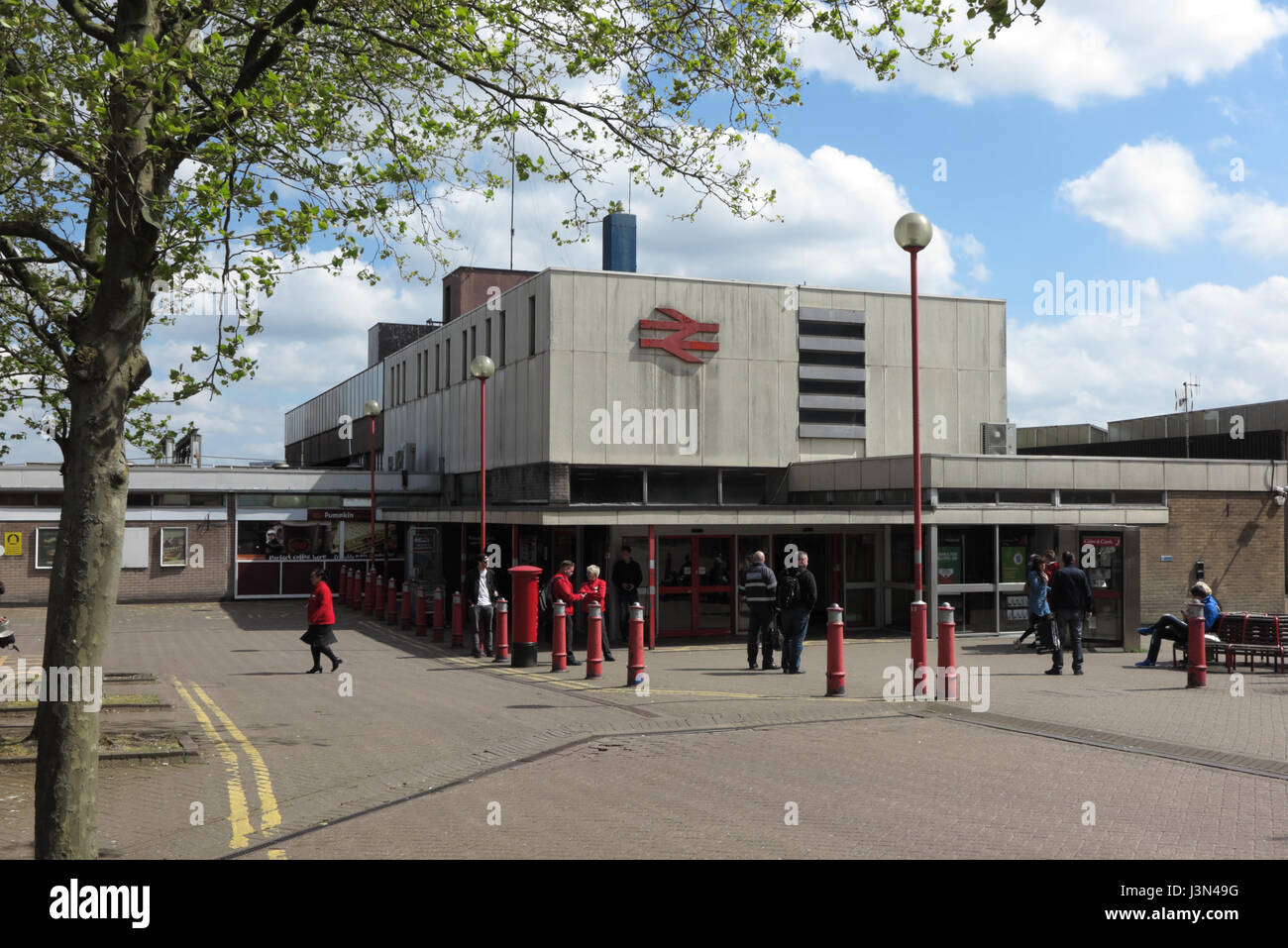 Wolverhampton high level railway station hi-res stock photography and ...