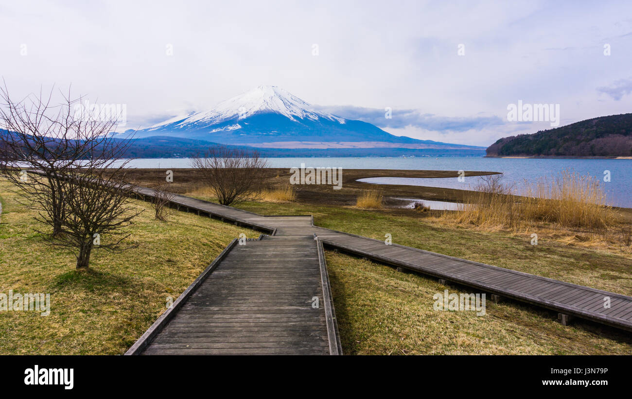 White mount fuji hi-res stock photography and images - Alamy