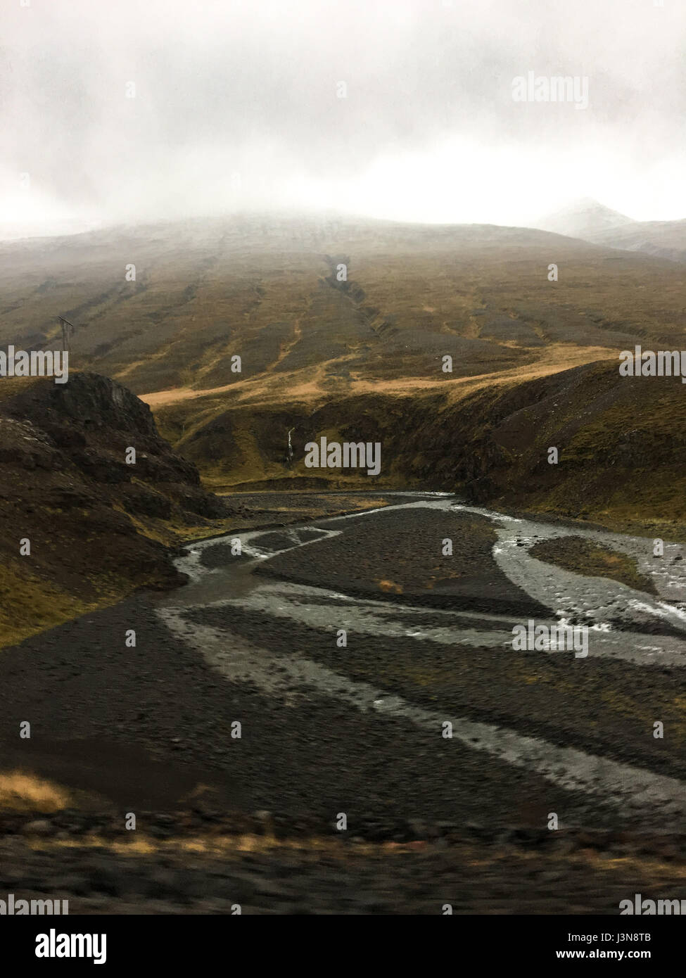 Empty a mountain range with fog and snow. Lovely landscape and tough ...