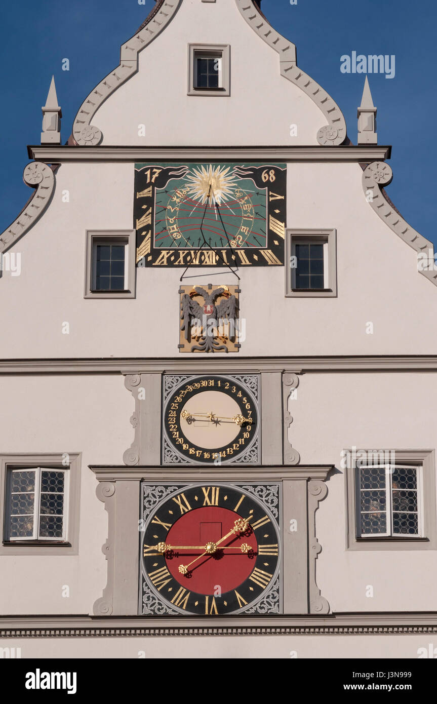 Historical building nostalgic clock hi-res stock photography and images ...
