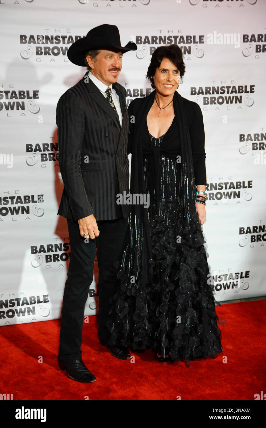 Kix brooks hi-res stock photography and images - Alamy