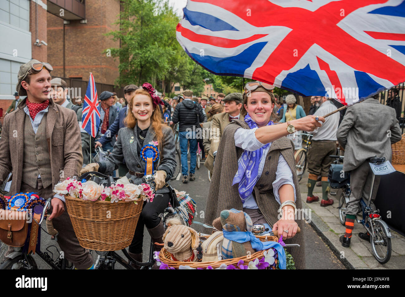London, UK. 6th May, 2017. The Tweed Run - a group bicycle ride through ...