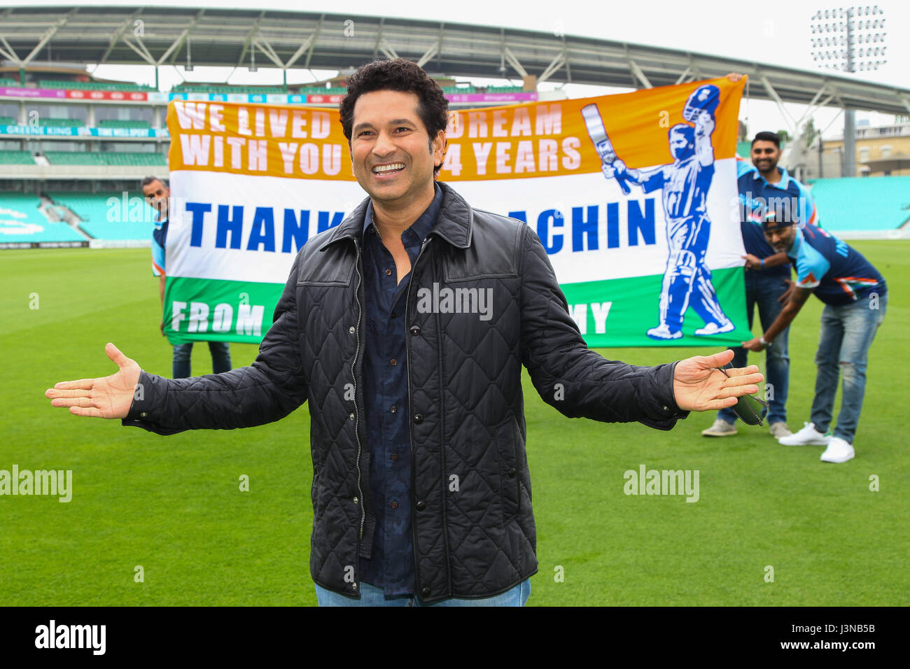 London, UK. 6th May, 2017. Sachin Tendulkar with a fan from Bharat Army ...
