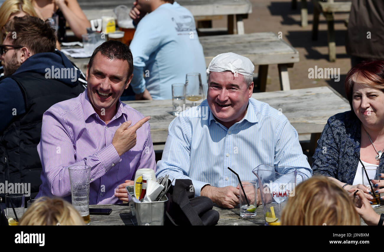 Handkerchief head sun hi-res stock photography and images - Alamy