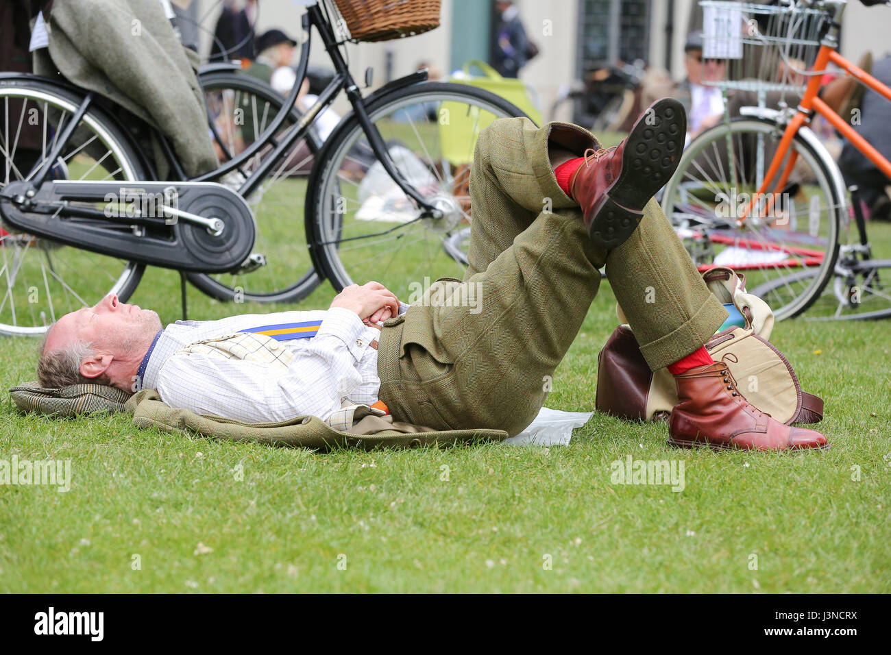London, UK. 06th May, 2017. Riders gather for a picnic in Geraldine ...