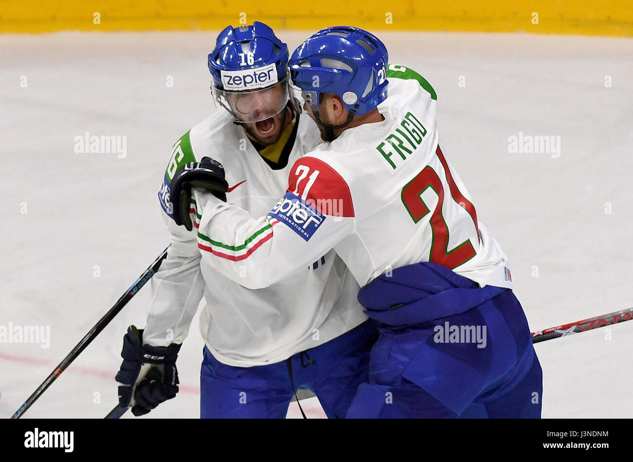 Cologne, Germany. 6th May, 2017. Italian scorer Giovanni Morini (L ...