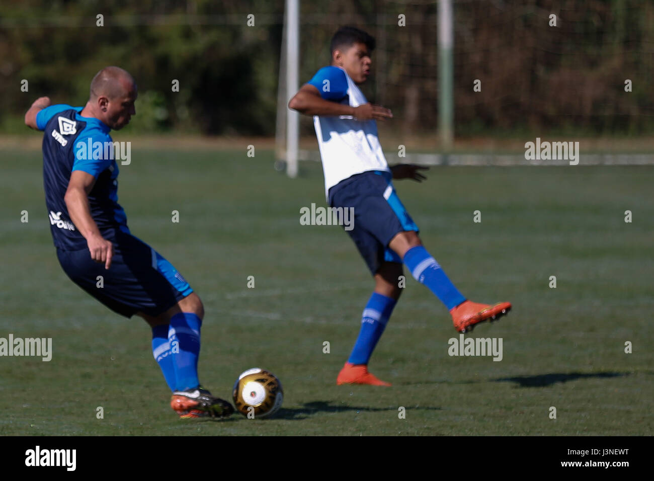 CHAPEC', SC - 06.05.2017: AVAÍ TRAINING - Avai players in training this Saturday, the state ...