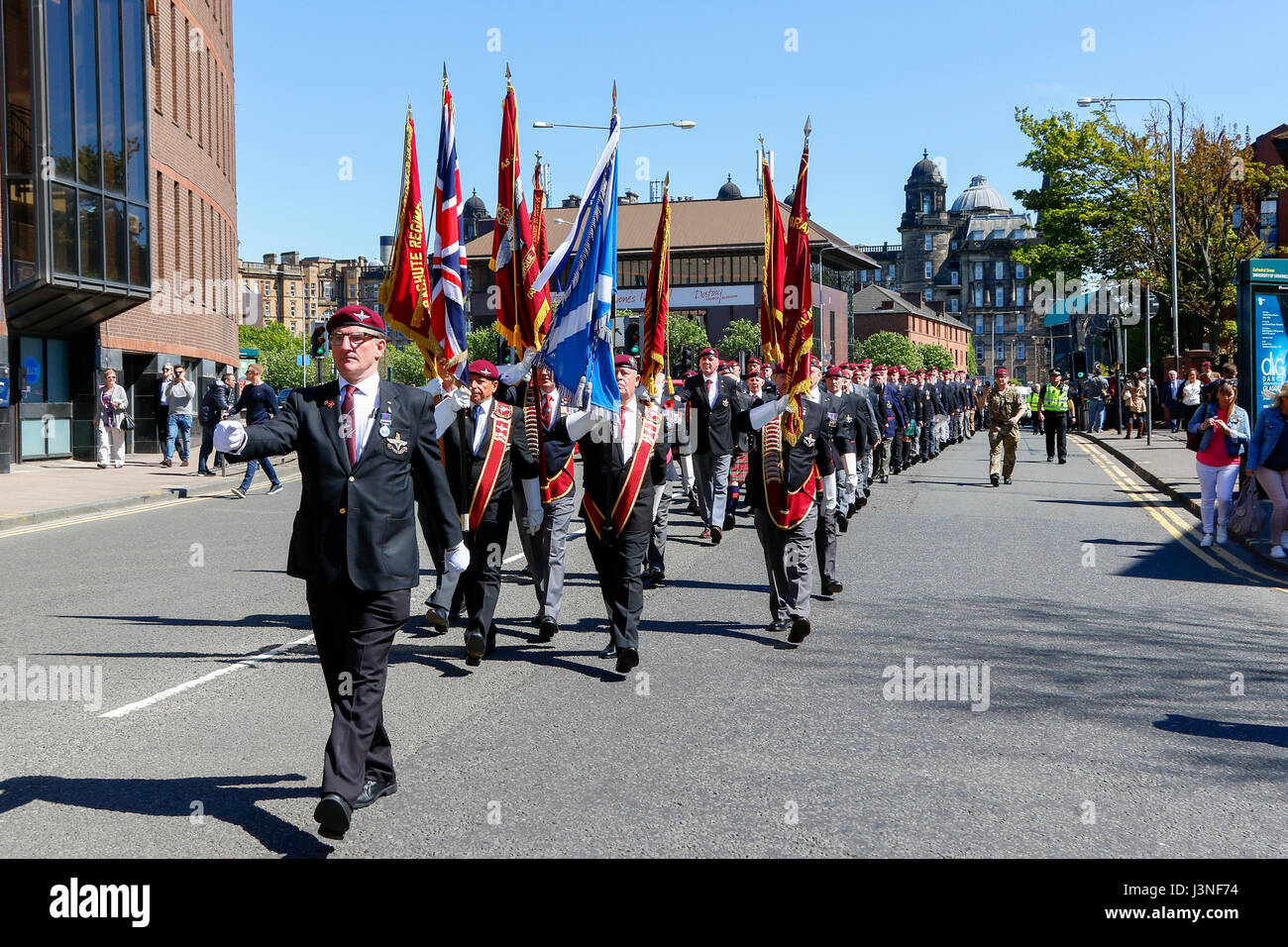 Parachute regiment mascot hi-res stock photography and images - Alamy