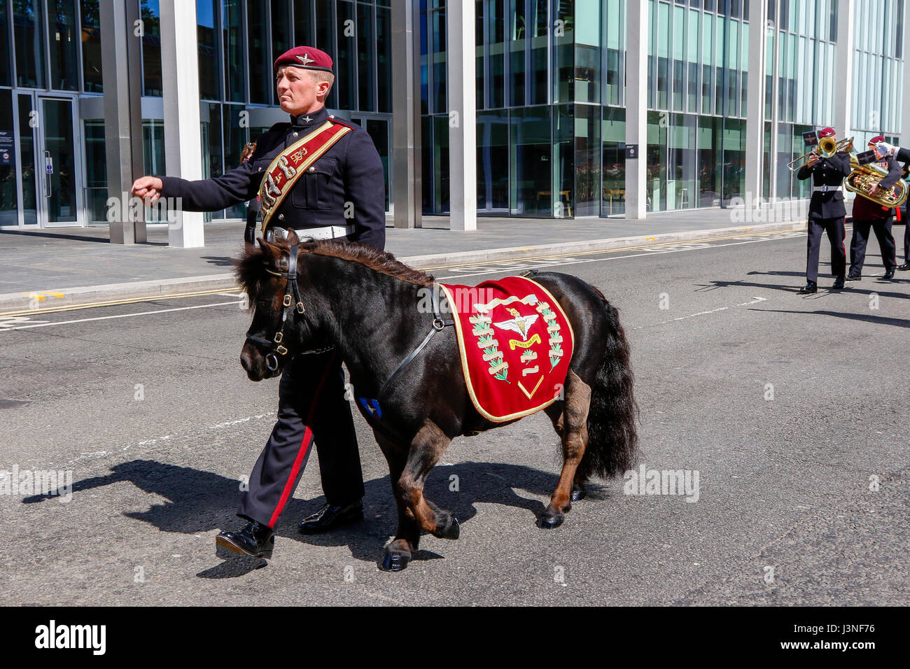 Parachute regiment hi-res stock photography and images - Alamy
