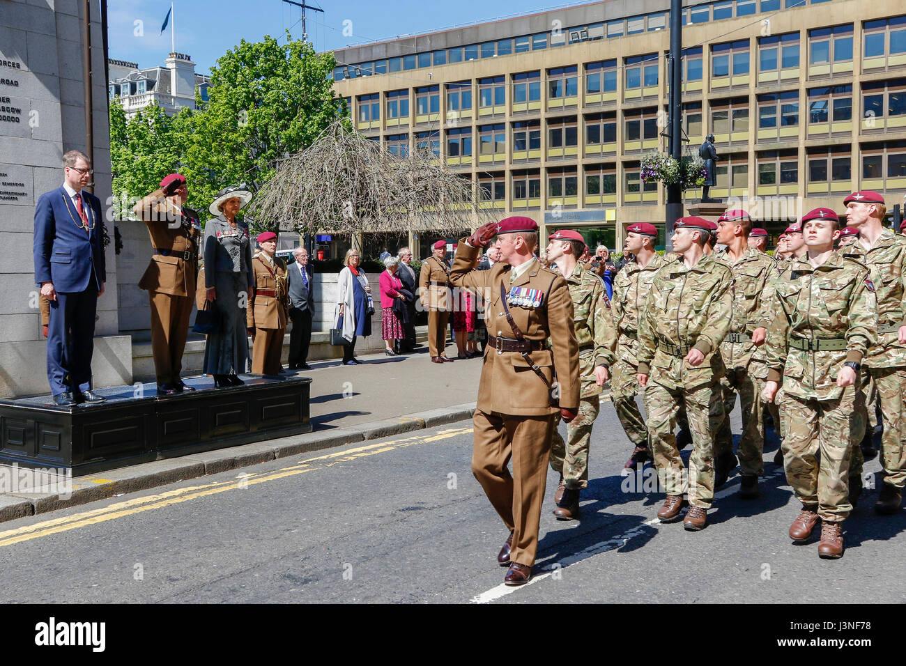Parachute regiment hi-res stock photography and images - Alamy
