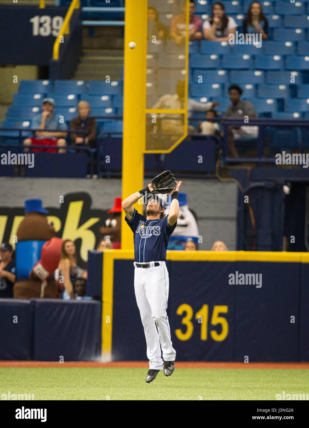Florida, USA. 6th May, 2017. LOREN ELLIOTT | Times .Tampa Bay Rays ...