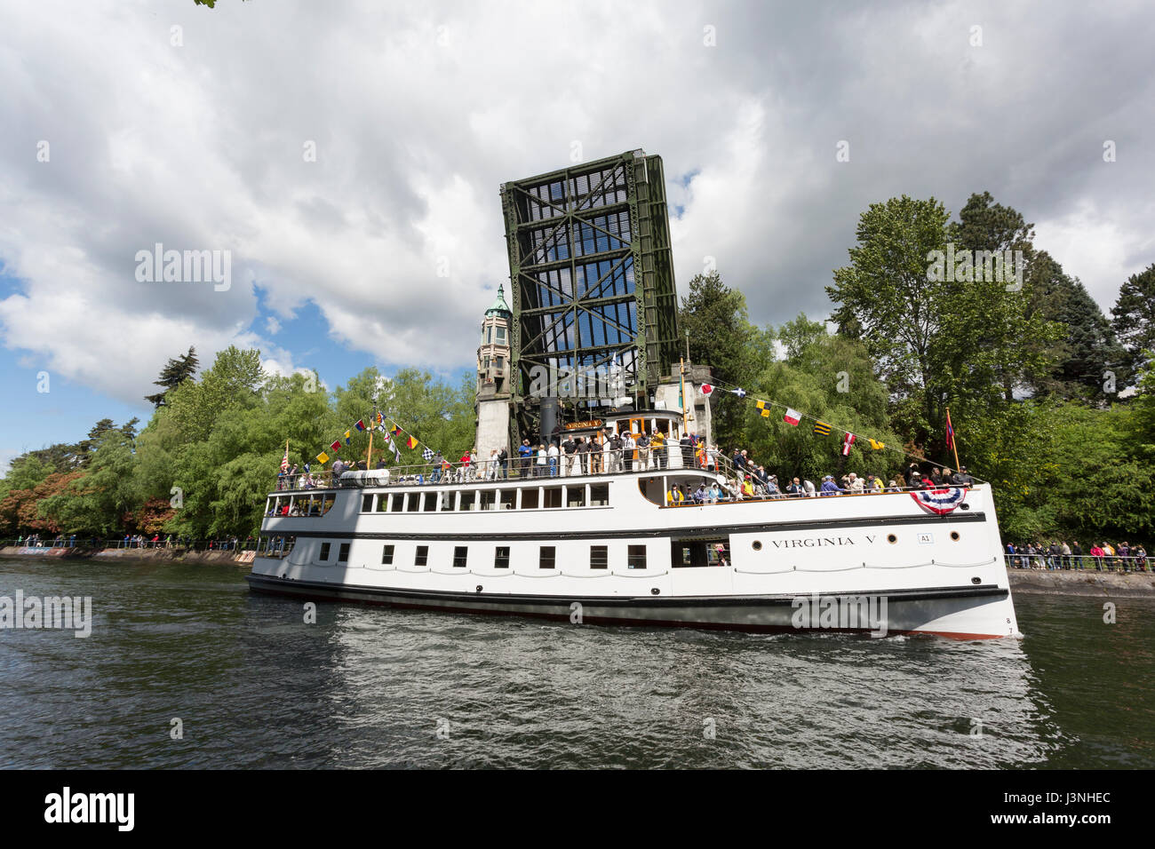 Opening day boating parade seattle hi-res stock photography and images ...