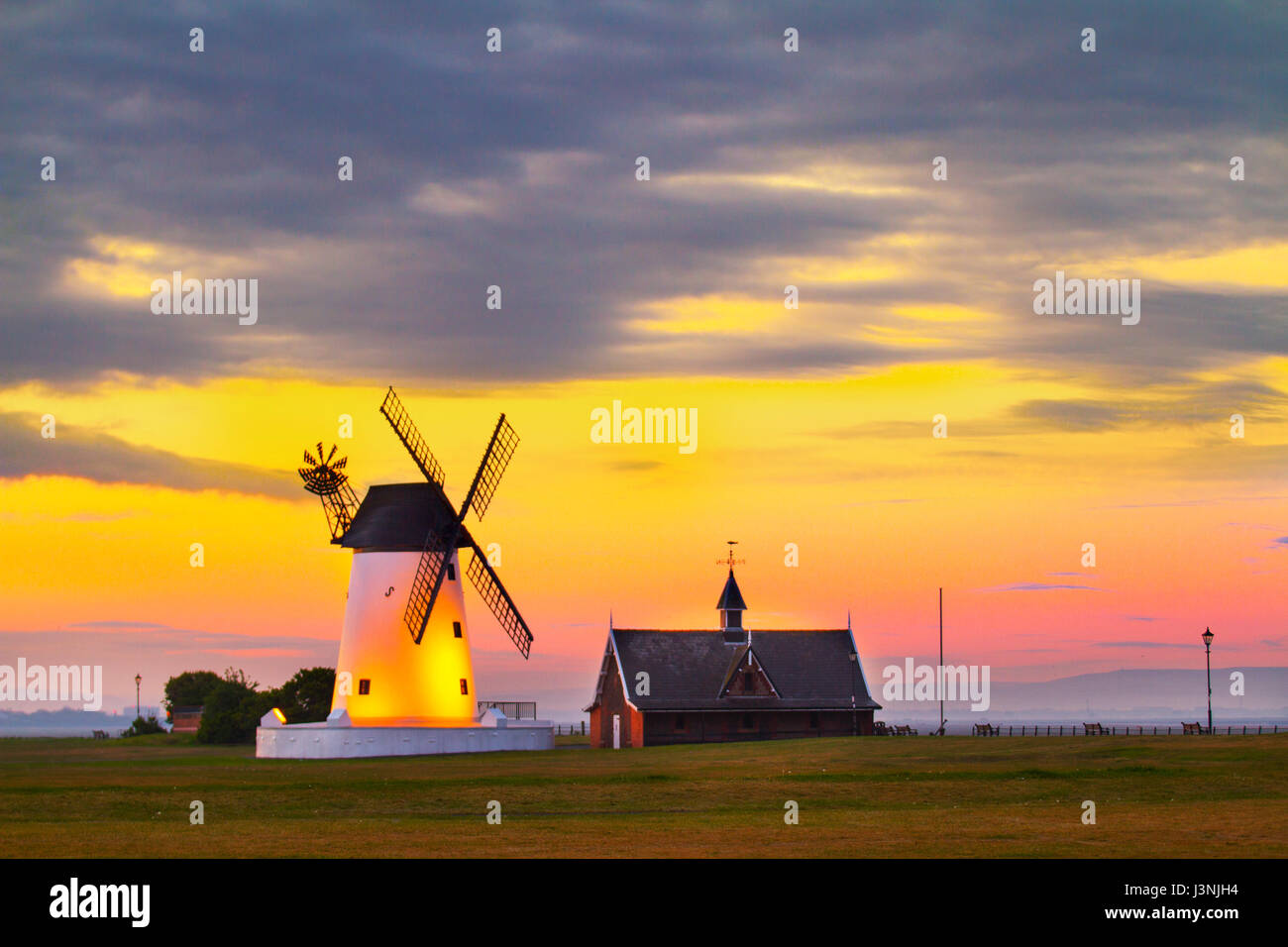 Lytham St Annes on Sea, Lancashire. UK Weather. 7th May, 2017. Floodlit ...