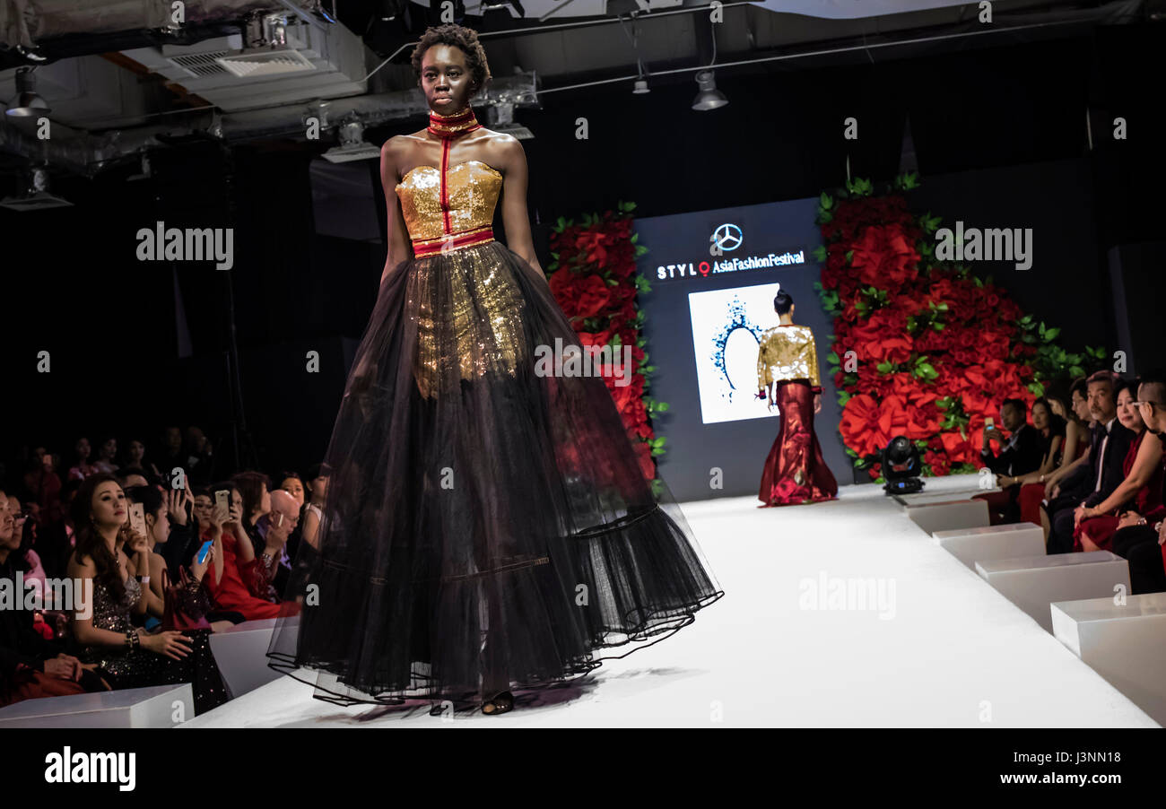 Zang toi fashion High Resolution Stock Photography and Images - Alamy