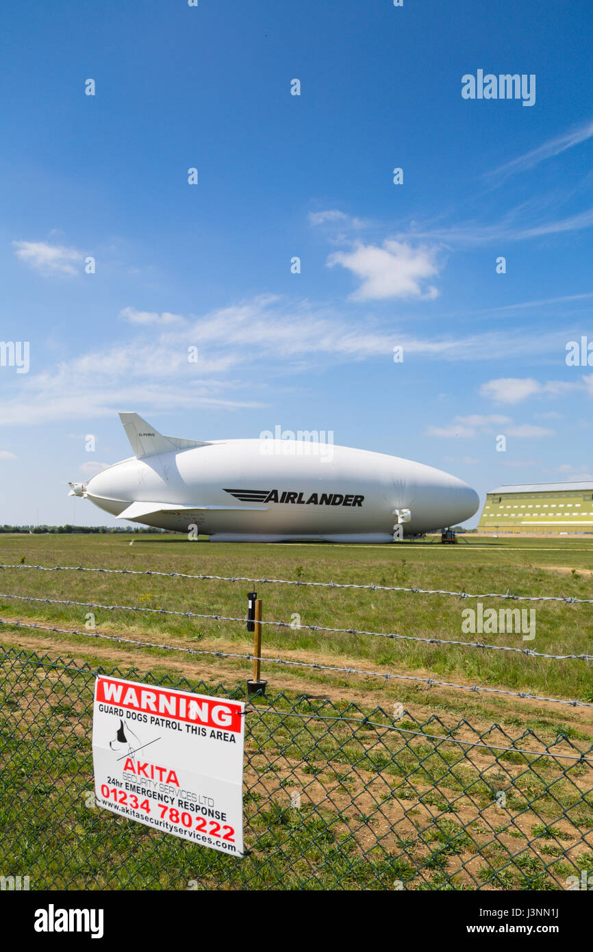 Airlander 10 inside hi-res stock photography and images - Alamy