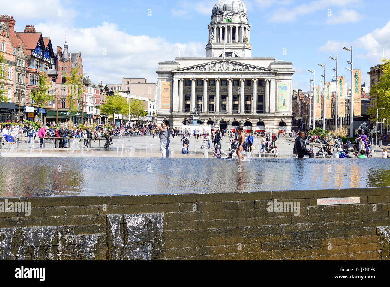 Nottingham, UK. 07th May, 2017. People of Nottingham enjoy an ice-cream ...
