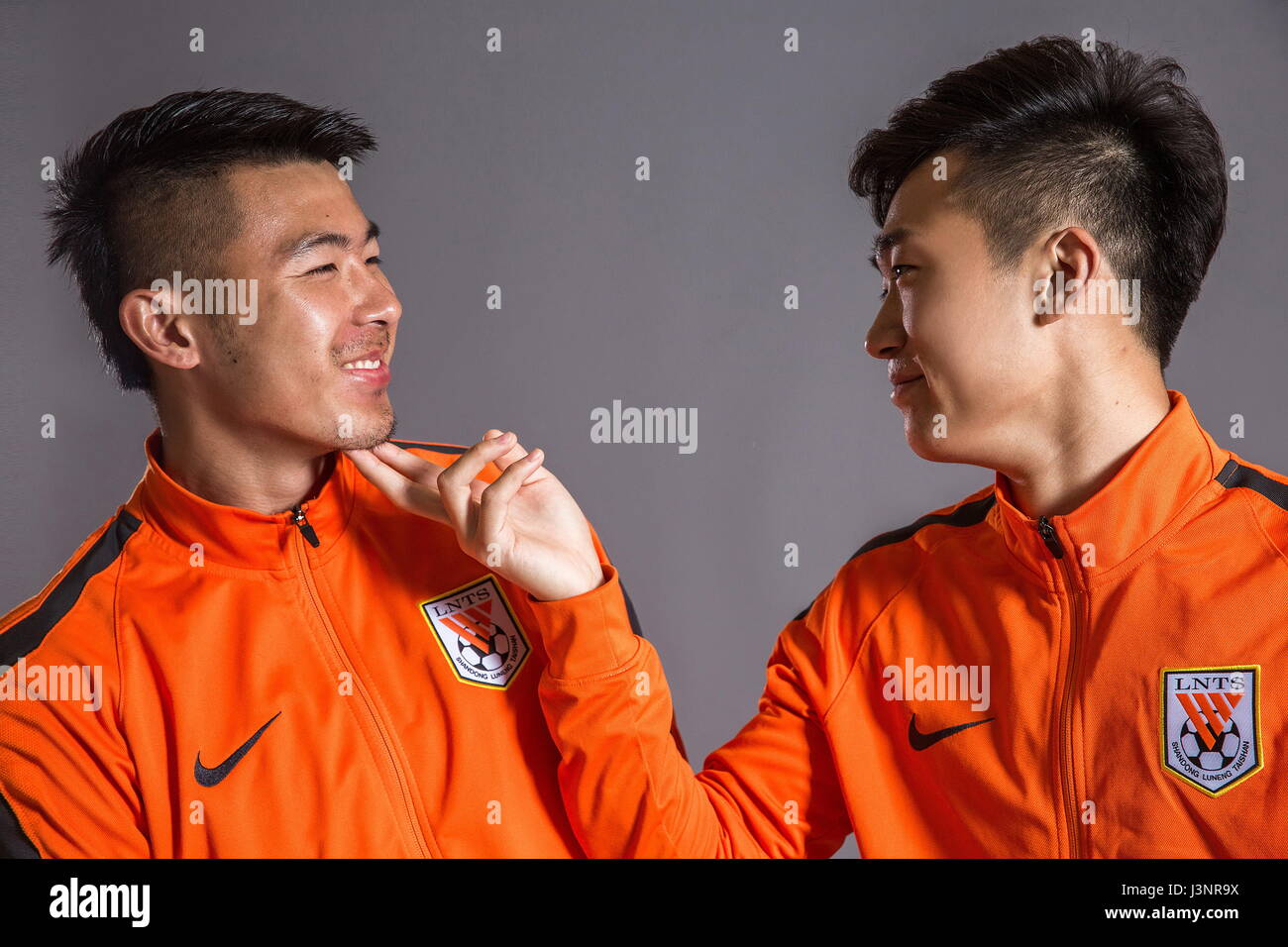 Chinese soccer players High Resolution Stock Photography and Images - Alamy