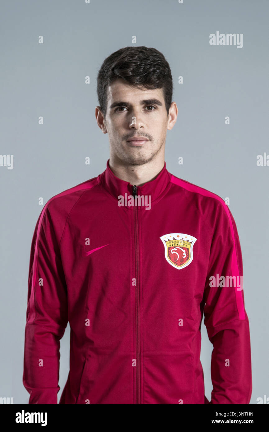 Chinese super league oscar hi-res stock photography and images - Alamy