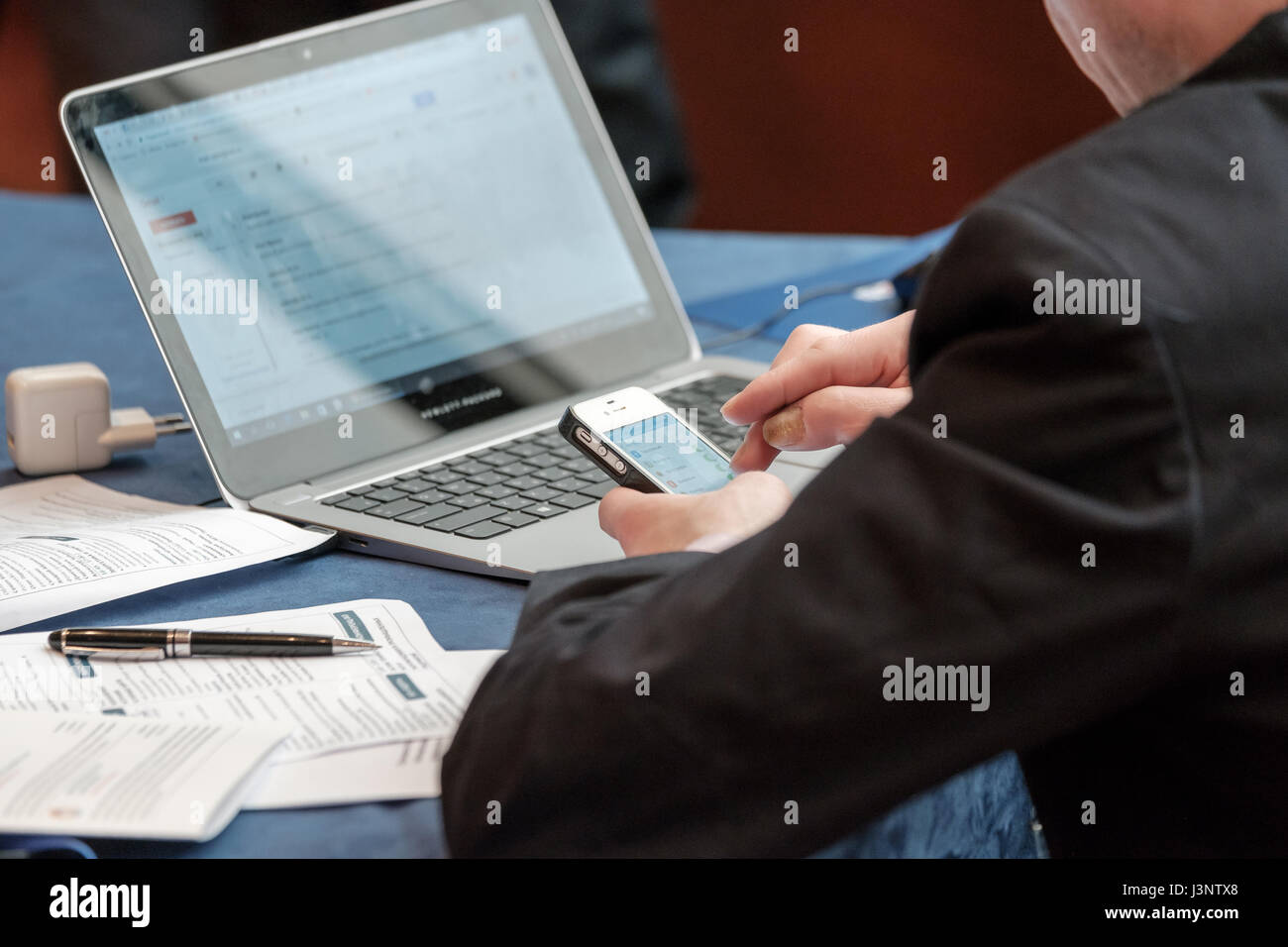 Business meeting details phone hi-res stock photography and images - Alamy