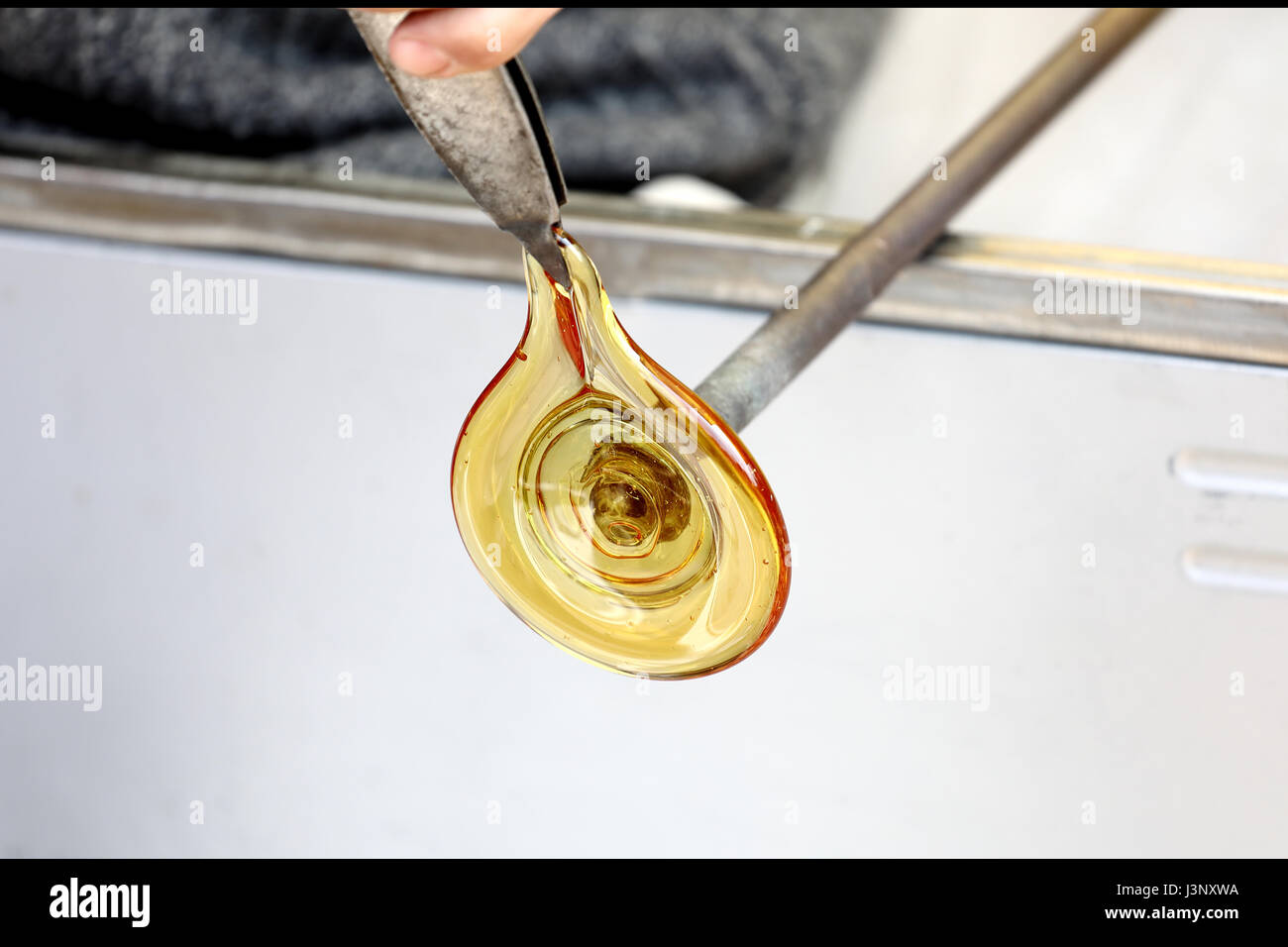 Murano venice glassblowing artist hi-res stock photography and images ...