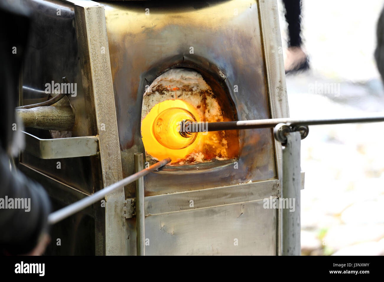 Murano venice glassblowing artist hi-res stock photography and images ...