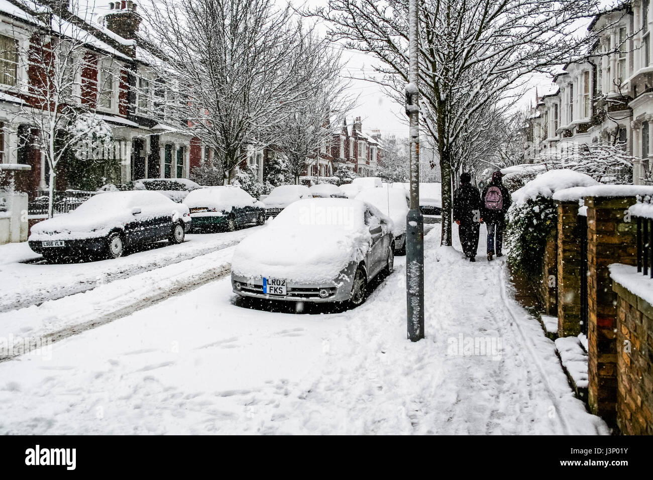 London victorian houses snow hi-res stock photography and images - Alamy