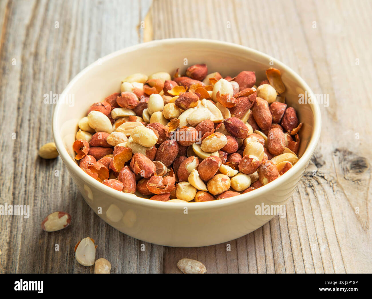Peanuts hi-res stock photography and images - Alamy