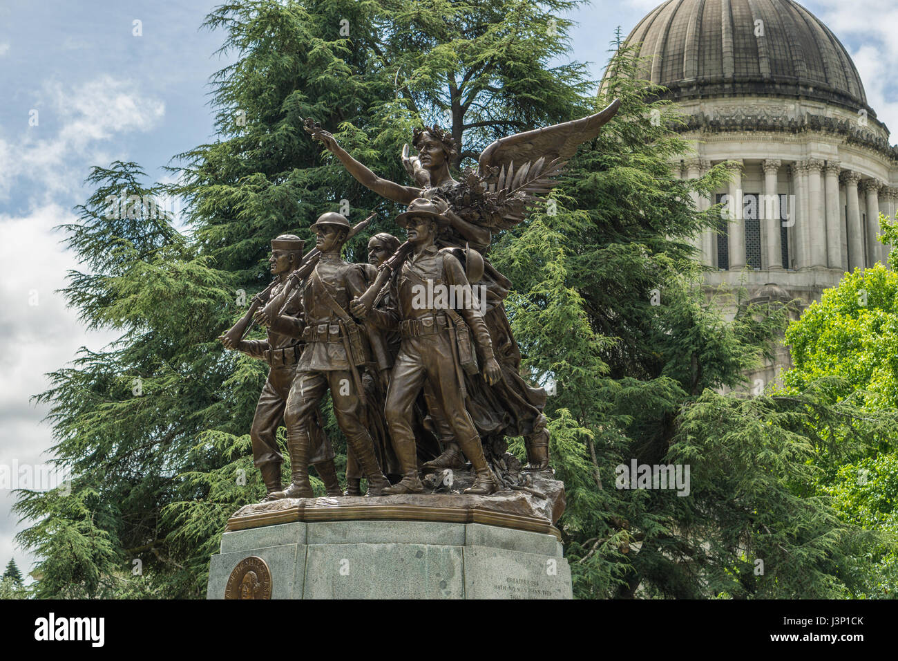 Statue of Winged Victory honoring World War One veterans in Olympia ...