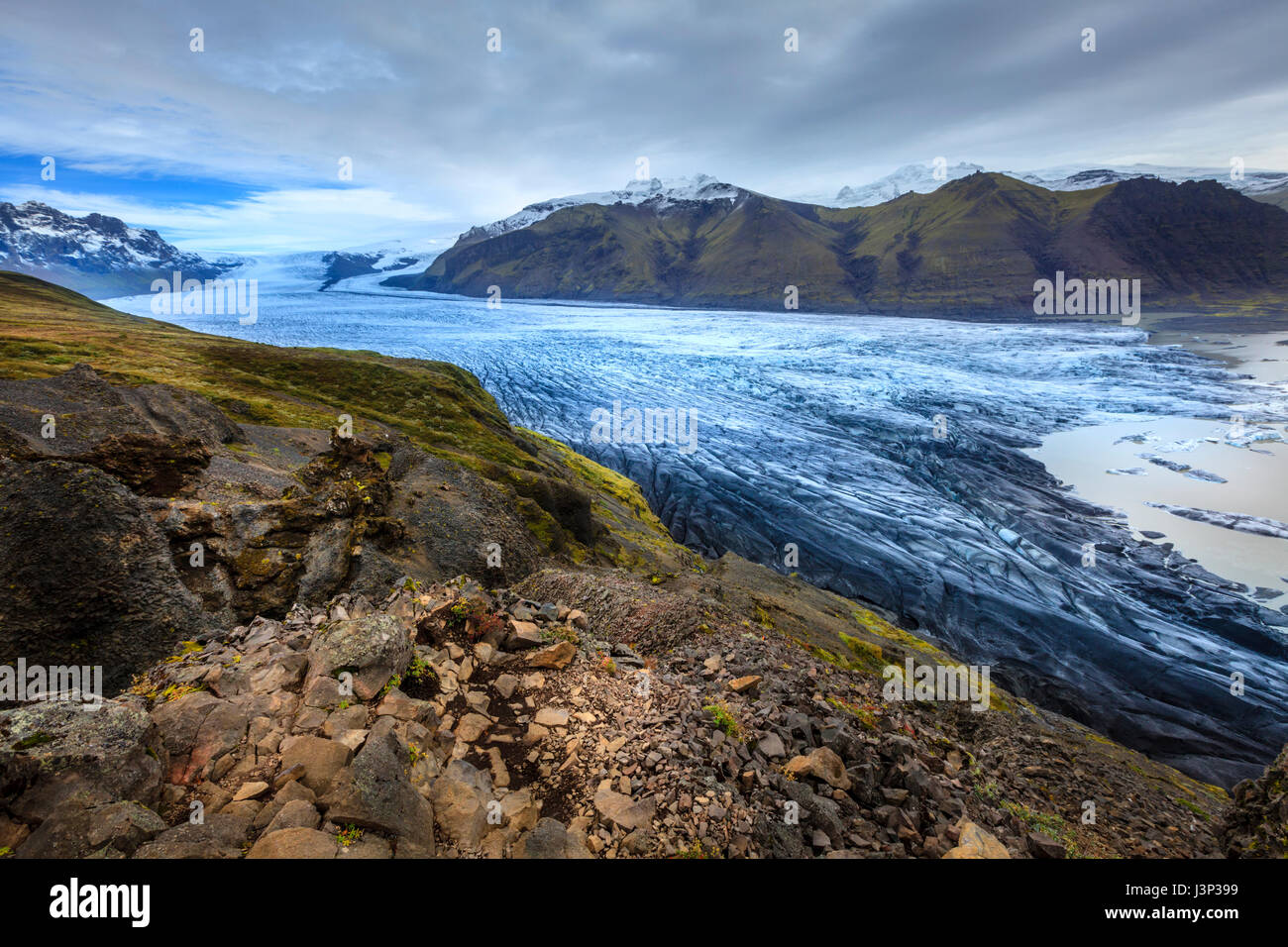 Scenic view of Fjallsarlon glacier and lagoon in the south of Iceland ...